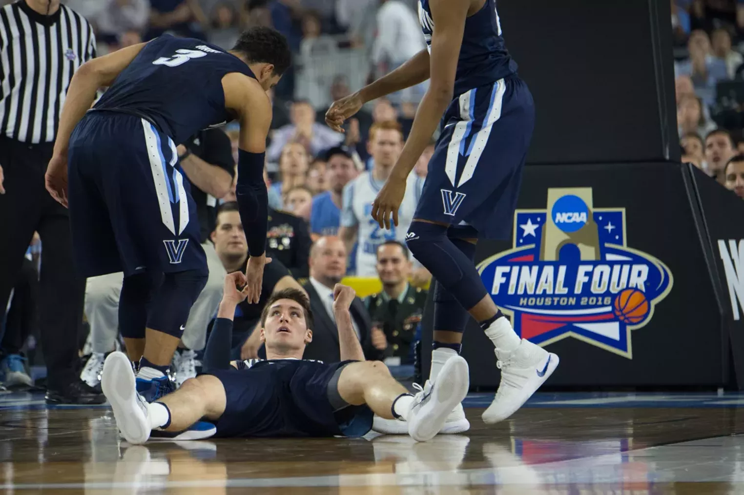 The Buzzer-Beating Action of the 2016 NCAA Basketball Championship ...