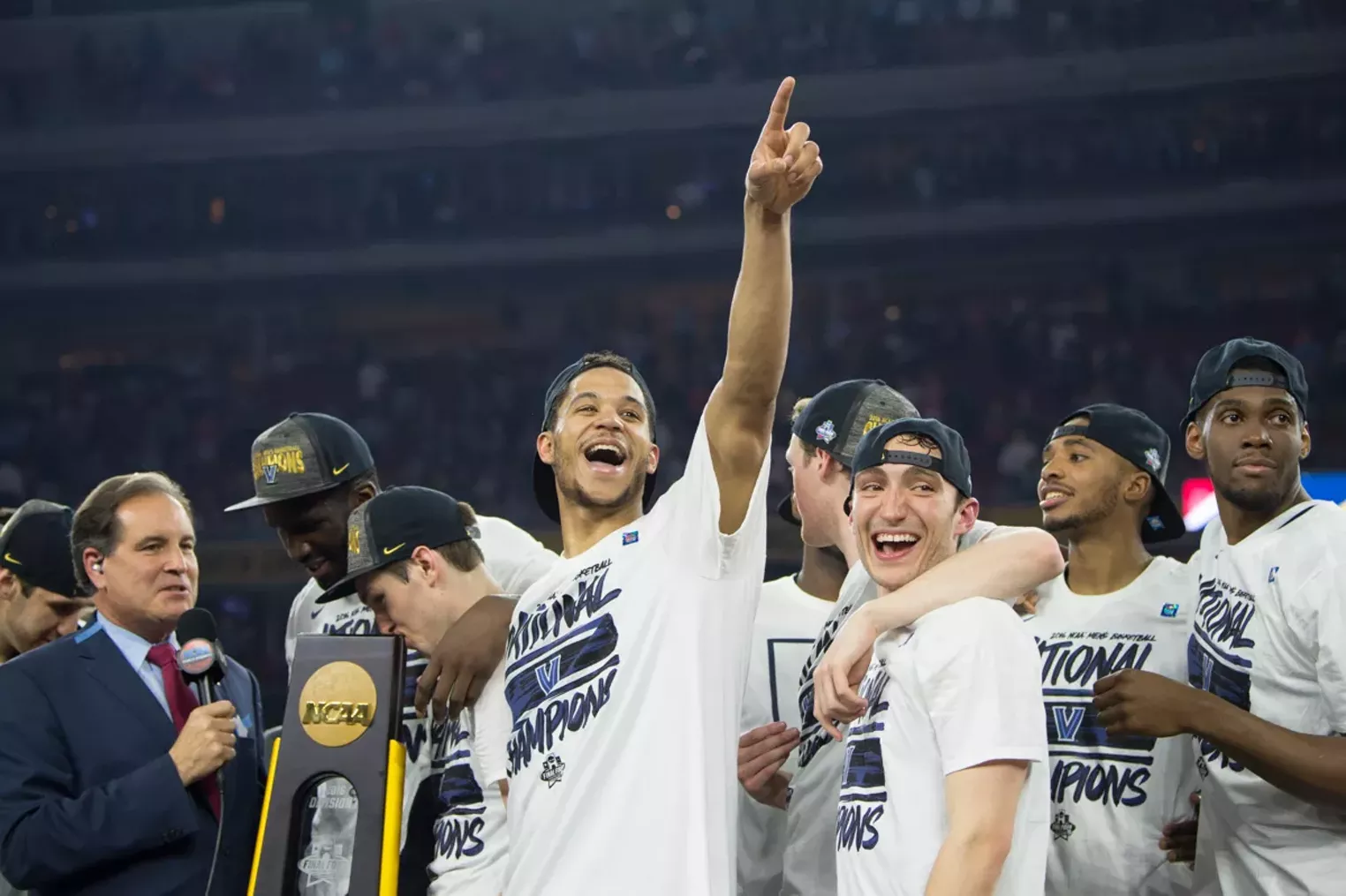 The Buzzer-Beating Action of the 2016 NCAA Basketball Championship ...